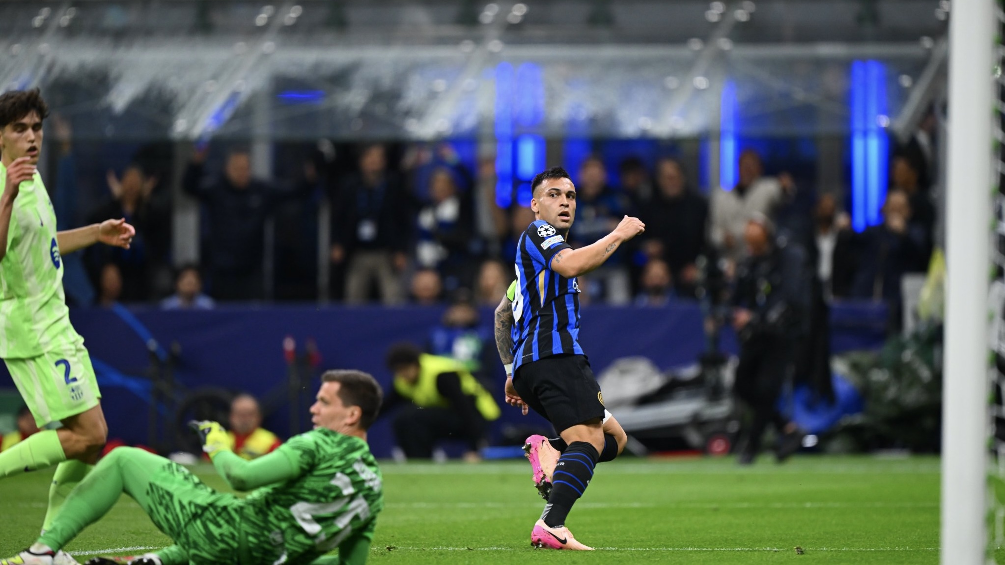 Inter Milan edge Barcelona in all-time classic to reach Champions ...