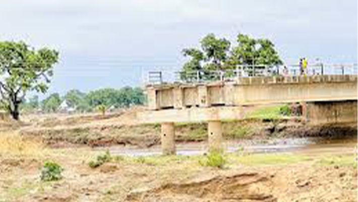 Umahi orders urgent repairs on damaged Shagamu–Benin bridge deck