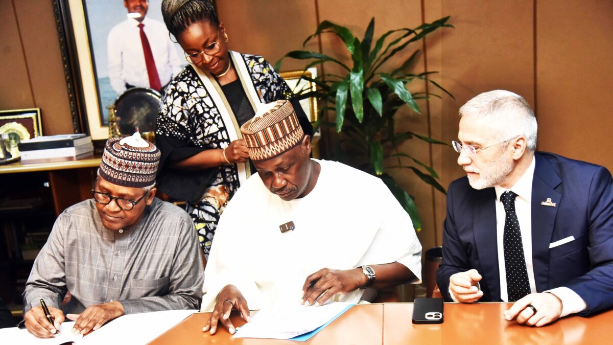 N5.2 Billion Fraud: Court adjourns ex-JAMB registrar, Dibu Ojerinde ...